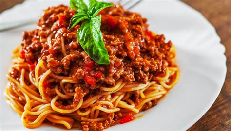Como fazer macarrão veja erros comuns que deixam a massa sem graça e