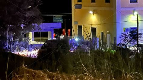 Travolto Dal Treno Mentre Guardava I Fuochi D Artificio La Tragedia