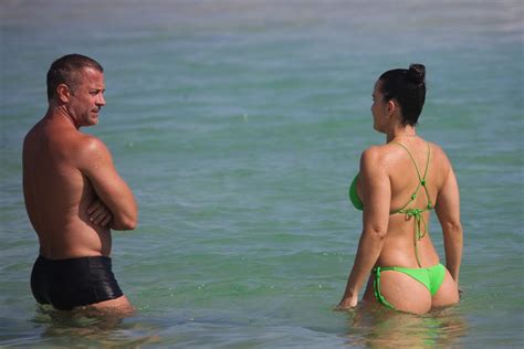 Malvino Salvador E Kyra Gracie Aproveitam Dia De Praia No Rio
