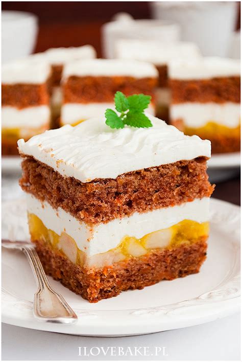 Ciasto marchewkowe z jabłkami i kremem ILoveBake pl