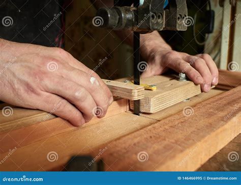 O Processo De Fazer A Guitarra Cl Ssica Imagem De Stock Imagem De