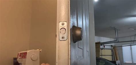 House Front Door Won T Open From Inside Or Outside What To Do