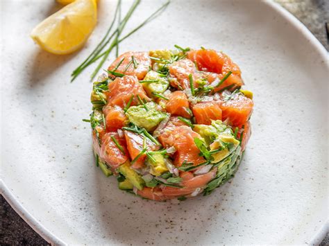 Tartar de SALMÓN con aguacate Receta paso a paso Central Lechera