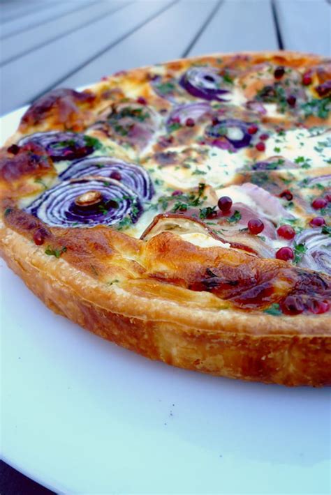 Recette de Tarte au chèvre et aux oignons rouges