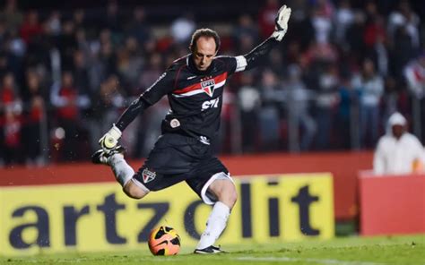 Rogério Ceni Uma Lenda Entre os Postes e Além Deles Futebol 365 Dias
