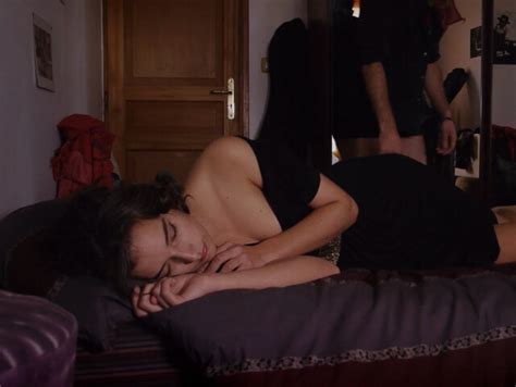 Nude Video Celebs Isabelle Montoya Sexy Double Peine 2012