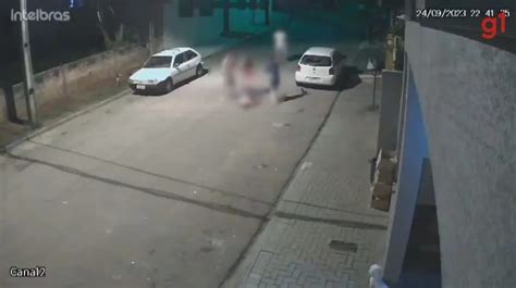 Filho mata o pai a facadas no meio da rua no Paraná