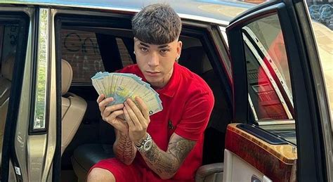Shiva Chi Il Rapper Arrestato Per Tentato Omicidio Anni La