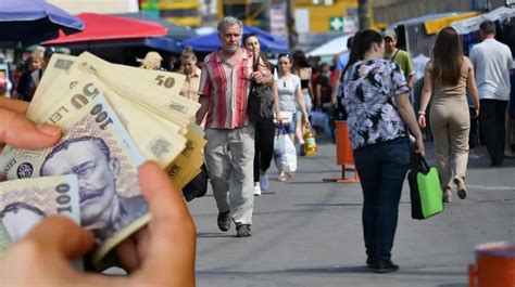 Vești bune pentru români Categoria de persoane care va primi salarii