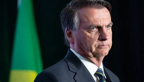 Bolsonaro diz ao STF que seria ilógico pedir asilo a embaixador
