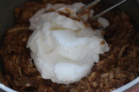God mad og søde sager Krydret æblekage med hasselnødder og flødeost