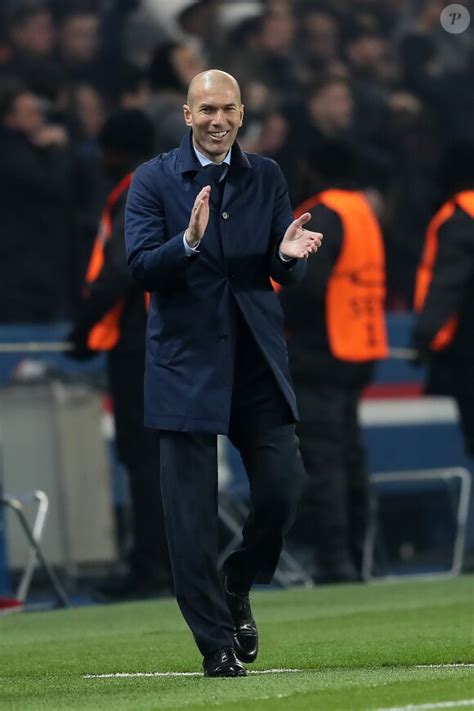 Photo L entraineur du Real Madrid Zinédine Zidane lors du huitième de