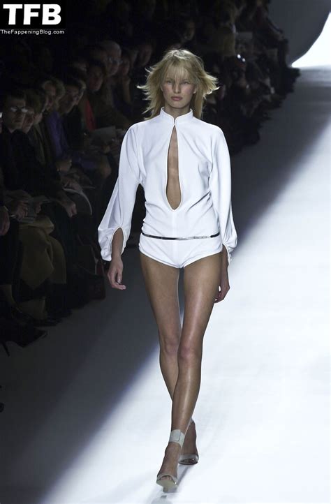 Karolina Kurkova Shows Off Her Nude Tits Photos Thefappening