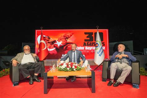 Celal Şengör ve İlber Ortaylı İzmirde Zaferi anlattı