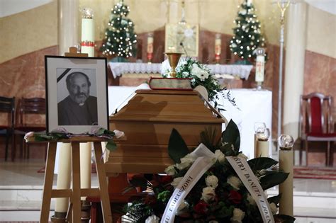 Zy Na Pogrzebie Ks Tadeusza Isakowicza Zaleskiego Anna Dymna P Aka A
