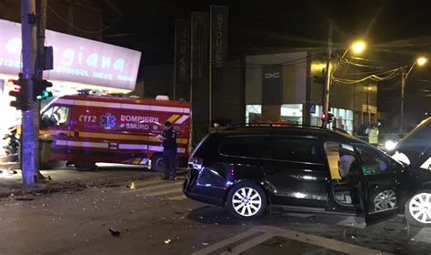 B365 ALERTĂ O ambulanță SMURD a intrat într o patiserie de pe