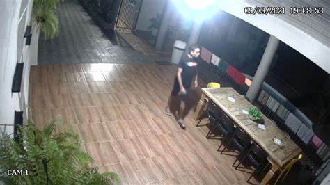 Vídeo Homem invade e furta vários objetos de residência no bairro 5º