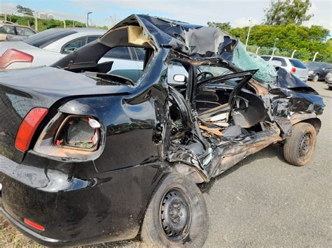 Acidente entre carro e caminhão deixa três mortos na BR 153 São José