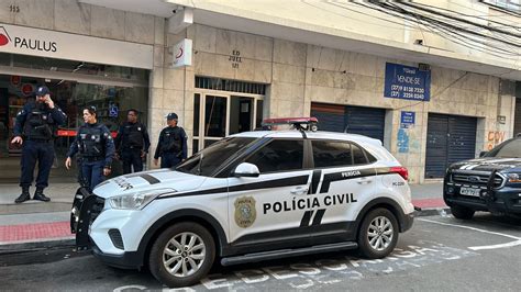 A Gazeta Mulher é morta a facadas dentro de apartamento no Centro de