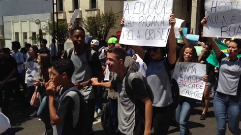 Alunos protestam contra reforma do ensino médio YouTube
