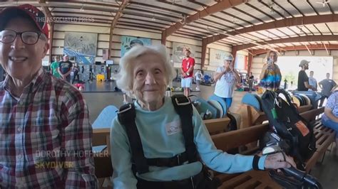 Muere Dorothy Hoffner la mujer de 104 años que saltó de un paracaídas