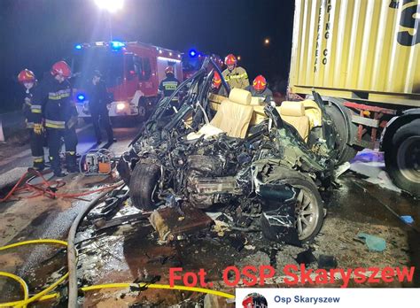 Tragiczny wypadek pod Radomiem Kierowca zginął na miejscu Wydarzenia