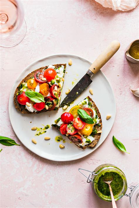 Bruschetta Tomate Mozza Di Buffala Et Pesto Lilie Bakery