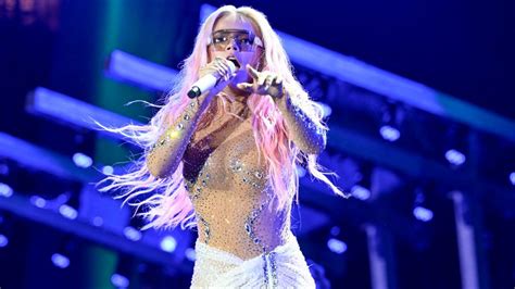 Karol Gs U S Tour Dates Tickets Setlist Los Us