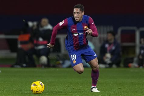Vitor Roque vai deixar o Barcelona informa rádio Placar