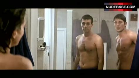 Monica Van Campen Naked In Shower Alas Rotas Nudebase