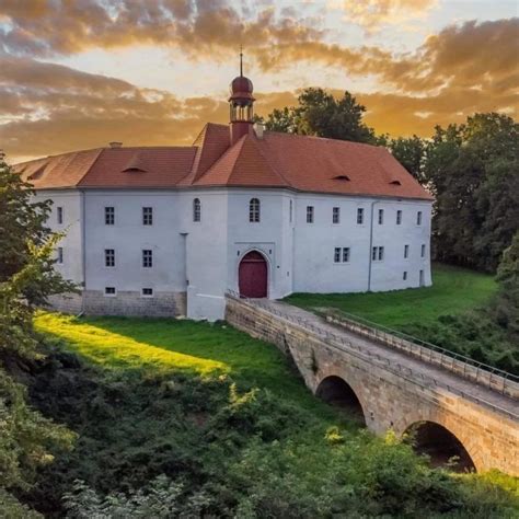 Solve Zámek Vartenberk ve Stráži pod Ralskem jigsaw puzzle online with