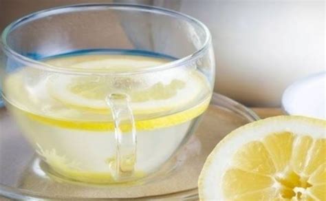 Beneficios de tomar agua tibia con limón en ayunas Chapin Radios