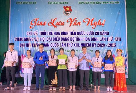 Giao lưu văn nghệ chủ đề Tuổi trẻ Hoà Bình tiến bước dưới cờ Đảng