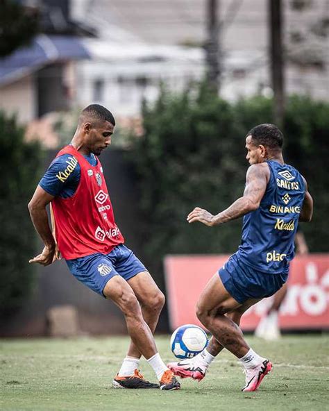 Escala O Do Santos Carille Realiza Treino T Tico E Come A A Esbo Ar