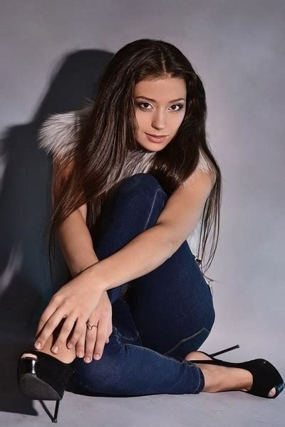 sexy woman olesya from donetsk ukraine oh look at me whom do you see on my photos if