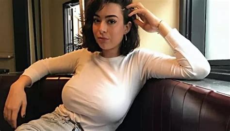 Busty Brunette On The Couch Rrandomsexiness
