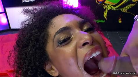 Kommt Im Mund Und Gesichtsbesamungen Auf Ebenholz Luna Corazon Xhamster