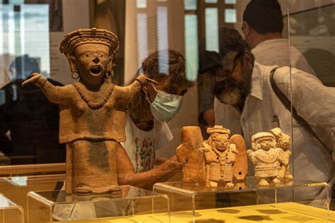 La Jornada Maya Yucatán Cecilia Abreu Yucatán recibe colección de