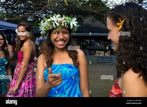 Filles Polyn Siennes Banque De Photographies Et Dimages Haute