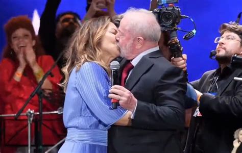 VÍDEO Dia da posse de Lula encerra discurso em Festival e beijo em