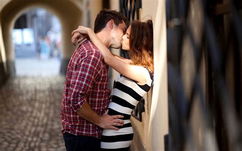 Romantic Hot Kissing Couple Photos Download Free Flirting Tips For Girls Girl Humor Flirting
