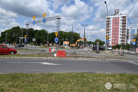 Prace przy modernizacji torowiska tramwajowego w głównym ciągu