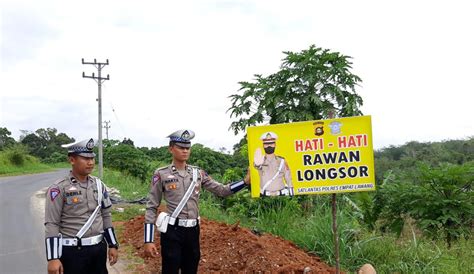 Pasang Baliho Dan Papan Peringatan Di Lokasi Rawan Lakalantas