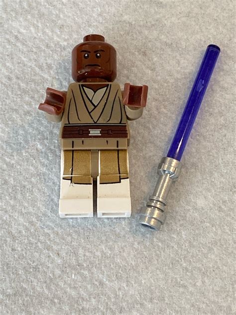 Se produkter som liknar lego star wars minifigur jedi på Tradera