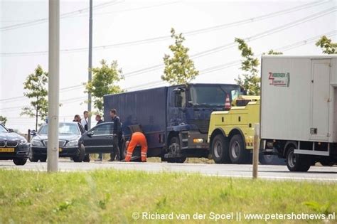 Politie Bewaakt Geldwagen Met Klapband Op A2 Peters Hotnews Nl