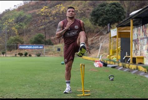 Pineida Embarca Para O Brasil Para Realizar Exames E Assinar O