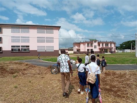 Education SOS pour le nouveau collège moderne de Yopougon sans