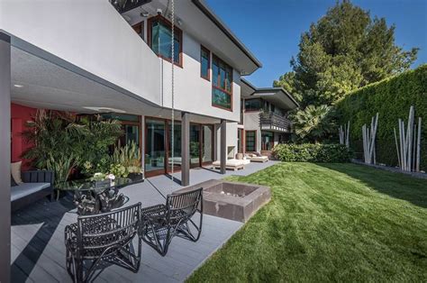 Trent Reznors House 1663 Summitridge Dr Beverly Hills CA 90210
