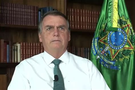 Defesa de Bolsonaro diz que postagem após 8 de janeiro foi acidental
