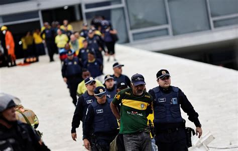 Atos golpistas PF libera 599 por questões humanitárias e mantém 527